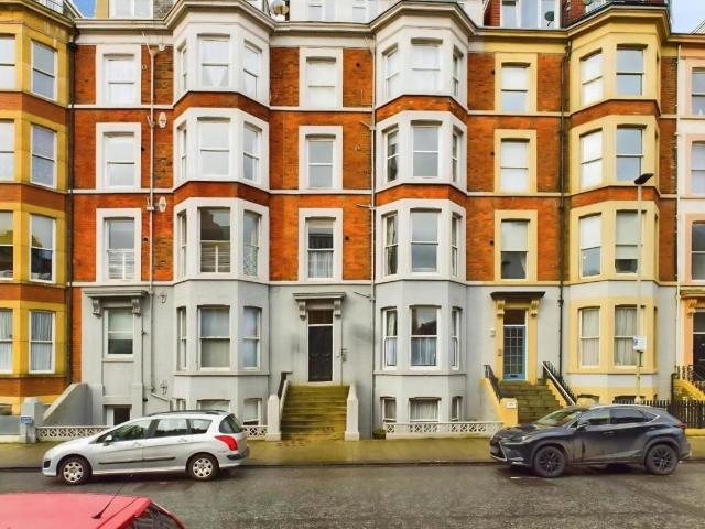 2 bed flat for sale