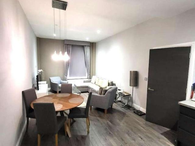 2 bed flat for sale