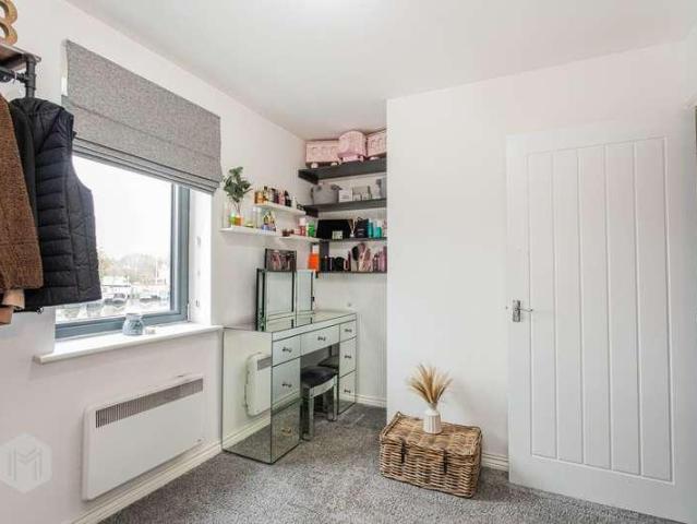 2 bed flat for sale