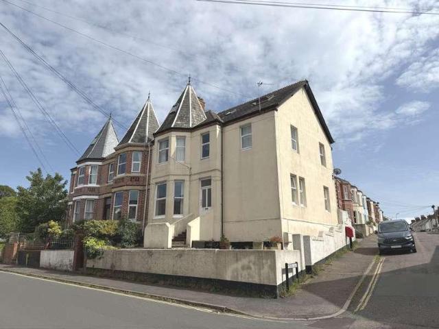2 bed flat for sale