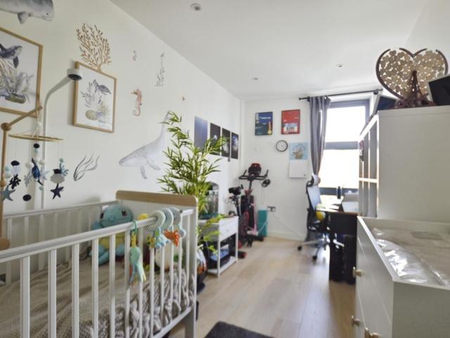 2 bed flat for sale