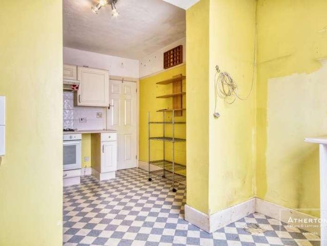 2 bed flat for sale
