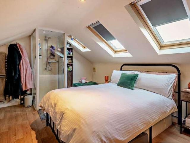 2 bed flat for sale
