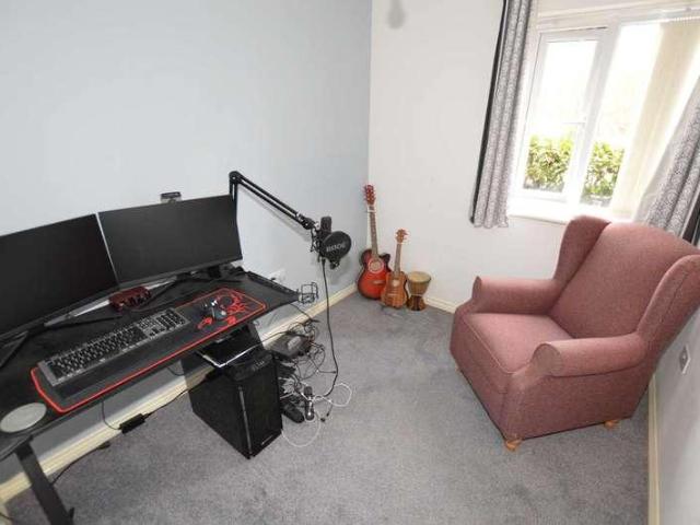 2 bed flat for sale