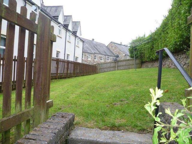 2 bed flat for sale