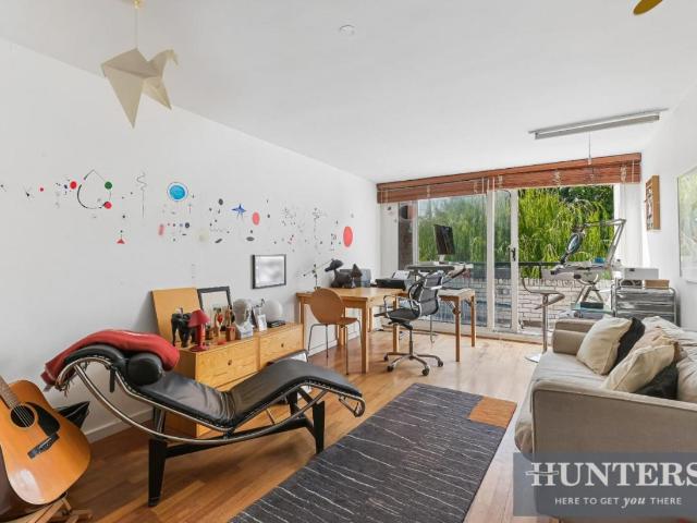 2 bed flat for sale