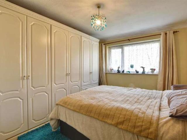2 bed flat for sale