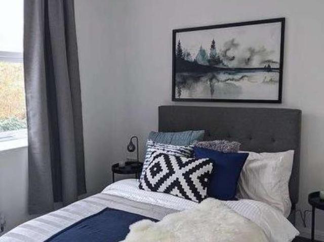 2 bed flat for sale