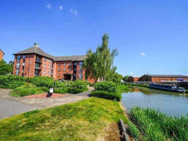 2 bed flat for sale