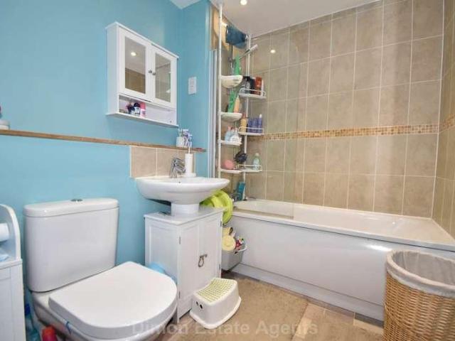 2 bed flat for sale