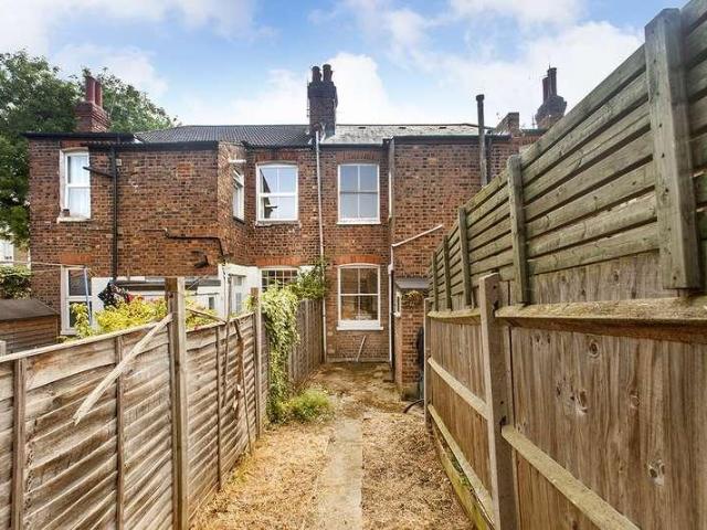 2 bed flat for sale