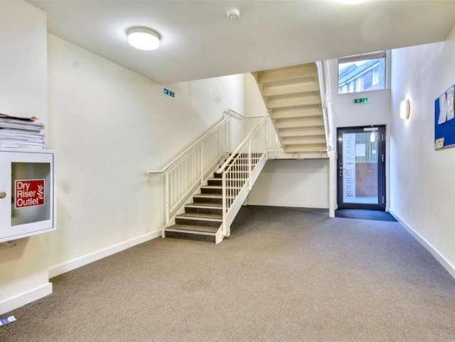 2 bed flat for sale