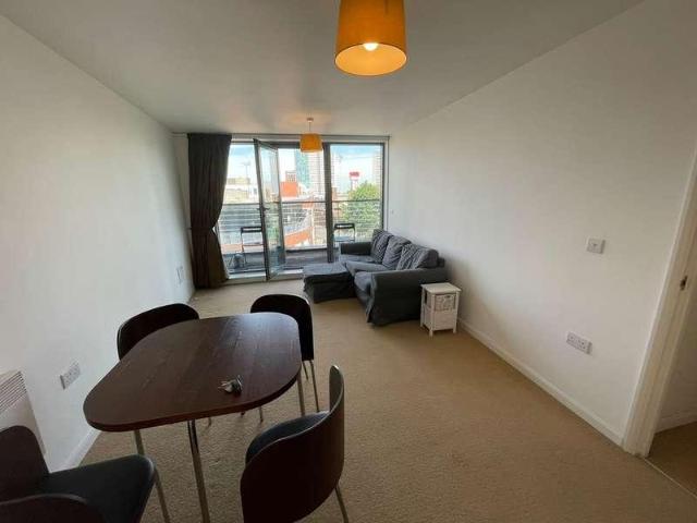 2 bed flat for sale