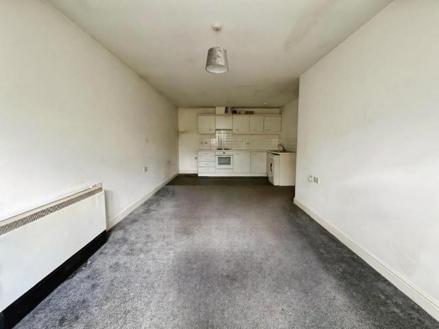 2 bed flat for sale