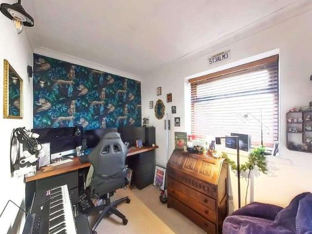 2 bed flat for sale