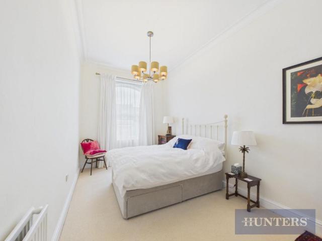 2 bed flat for sale