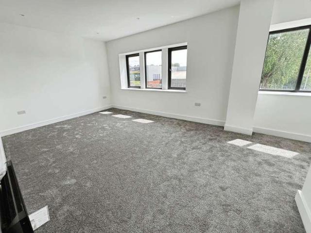 2 bed flat for sale