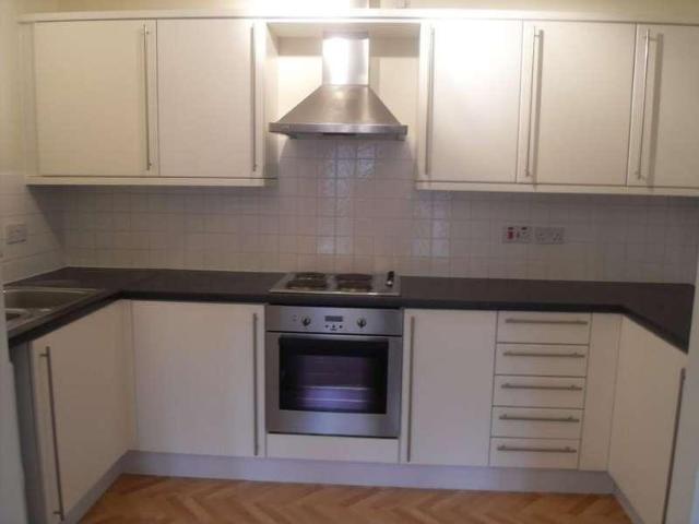 2 bed flat for sale
