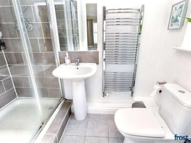 2 bed flat for sale