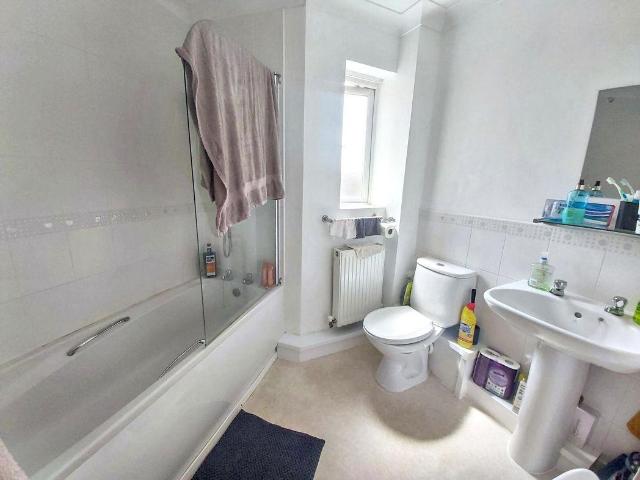2 bed flat for sale