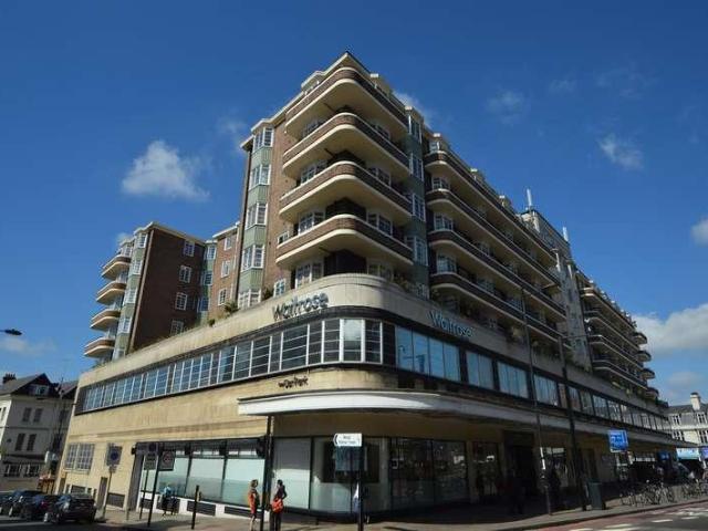 2 bed flat for sale