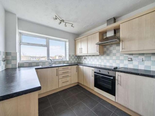 2 bed flat for sale