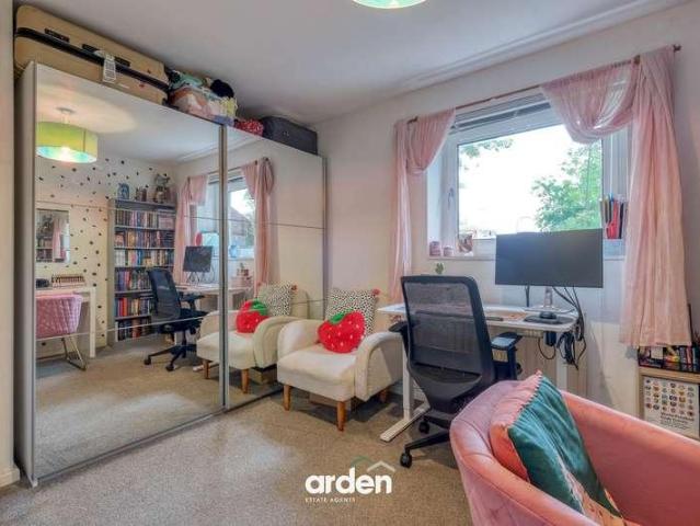 2 bed flat for sale