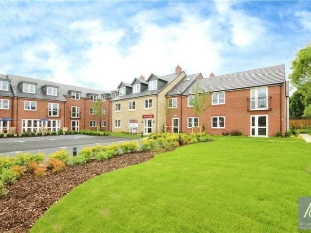 2 bed flat for sale