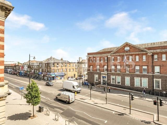 2 bed flat for sale
