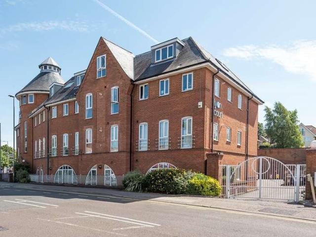 2 bed flat for sale