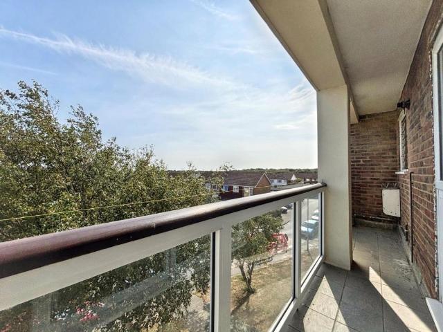 2 bed flat for sale
