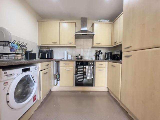 2 bed flat for sale