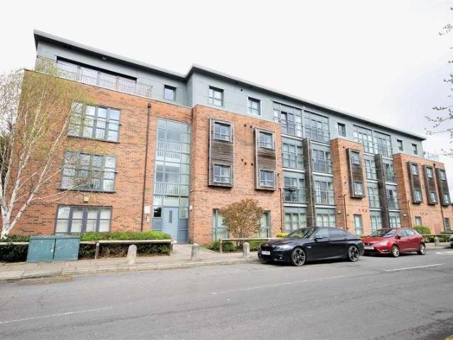 2 bed flat for sale