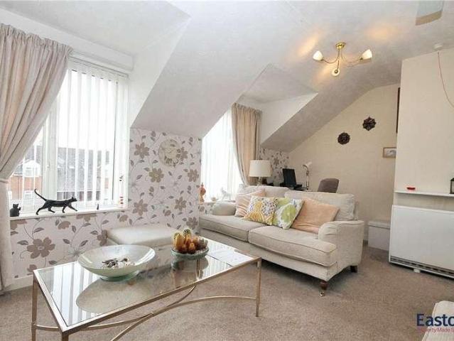 2 bed flat for sale