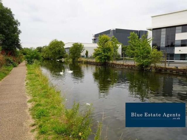 2 bed flat for sale