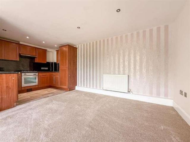 2 bed flat for sale
