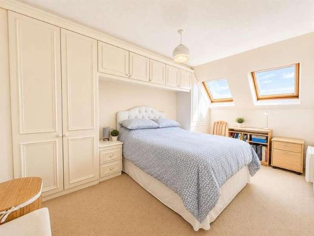 2 bed flat for sale