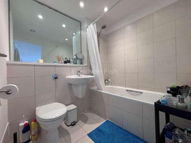 2 bed flat for sale