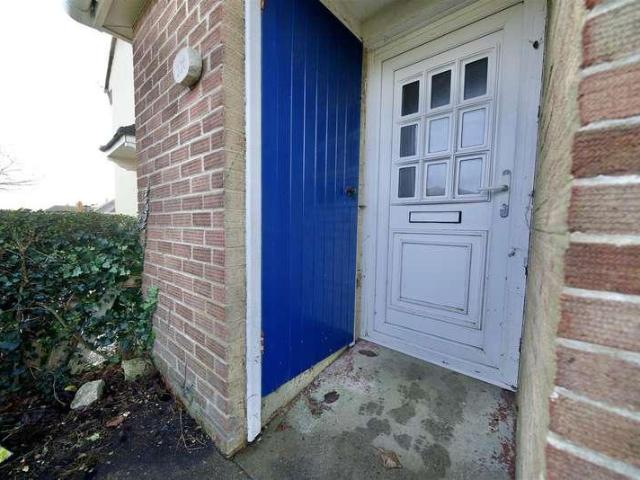 2 bed flat for sale