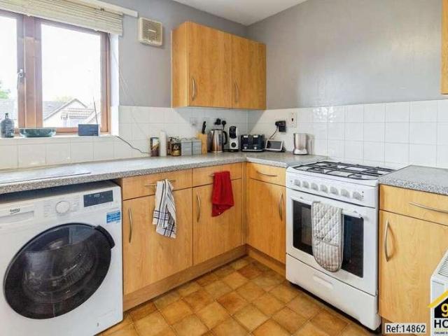2 bed flat for sale