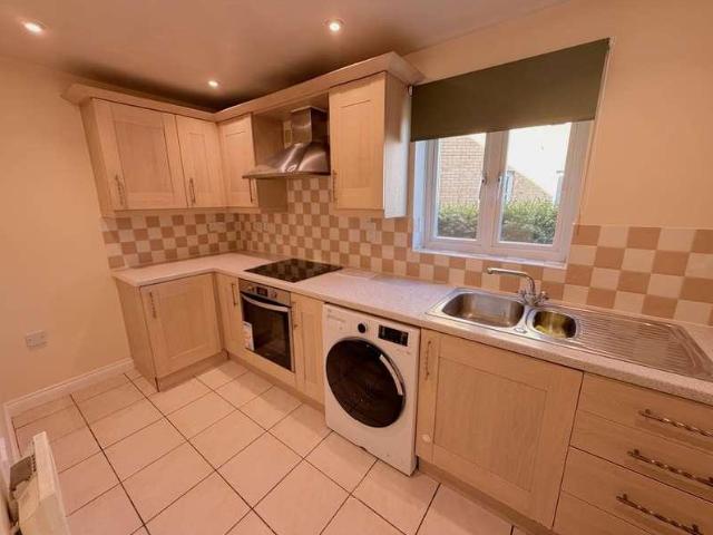 2 bed flat for sale