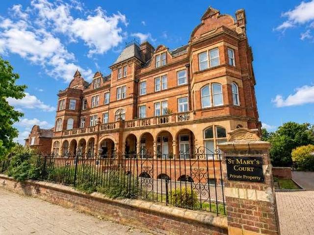 2 bed flat for sale