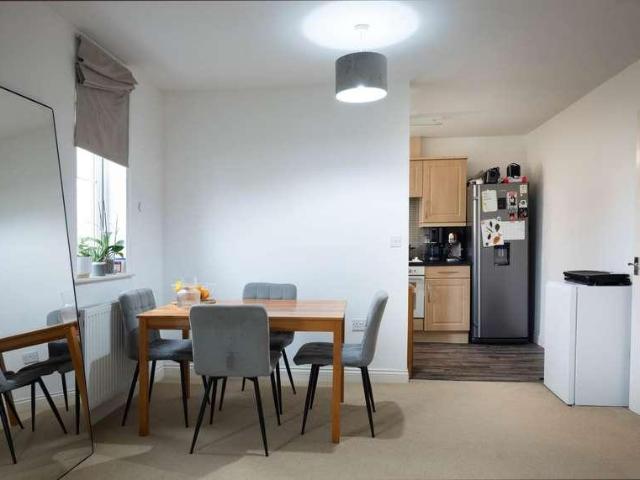 2 bed flat for sale