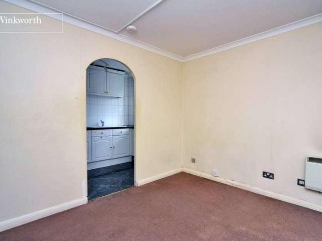 2 bed flat for sale