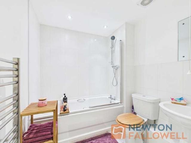 2 bed flat for sale