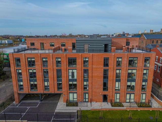2 bed flat for sale
