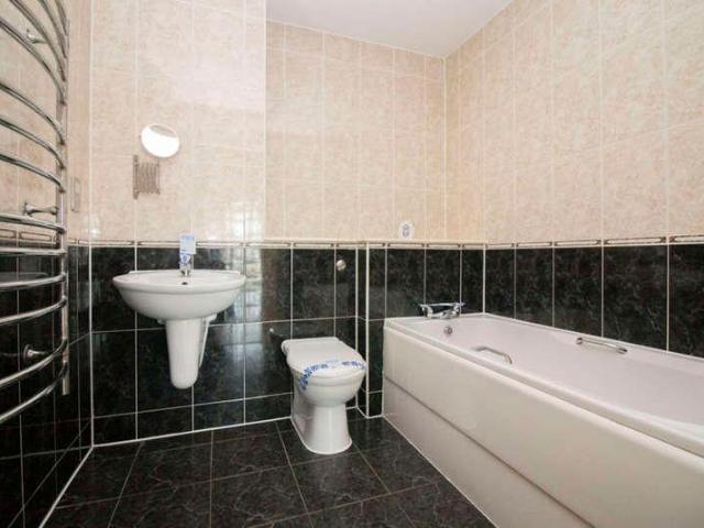 2 bed flat for sale