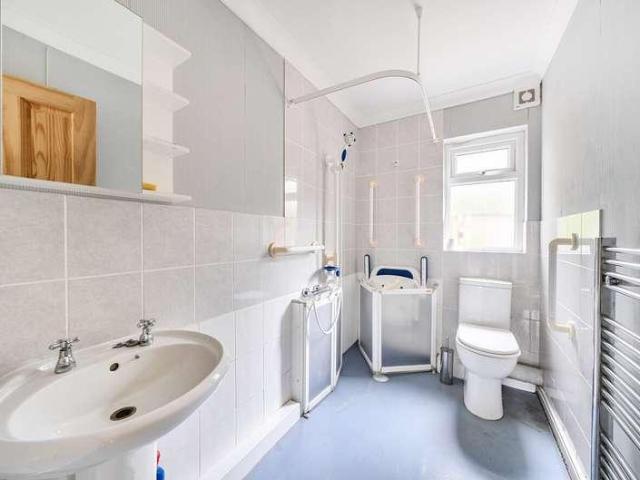 2 bed flat for sale