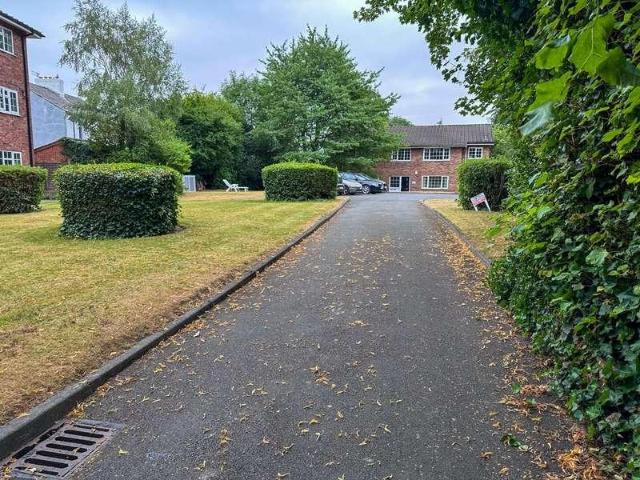 2 bed flat for sale
