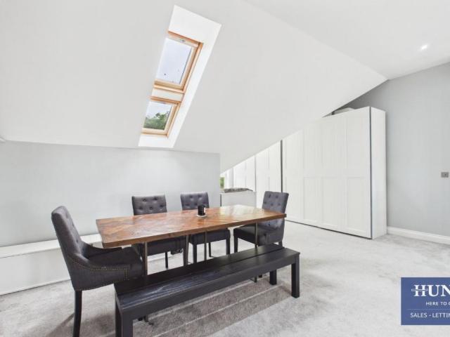 2 bed flat for sale